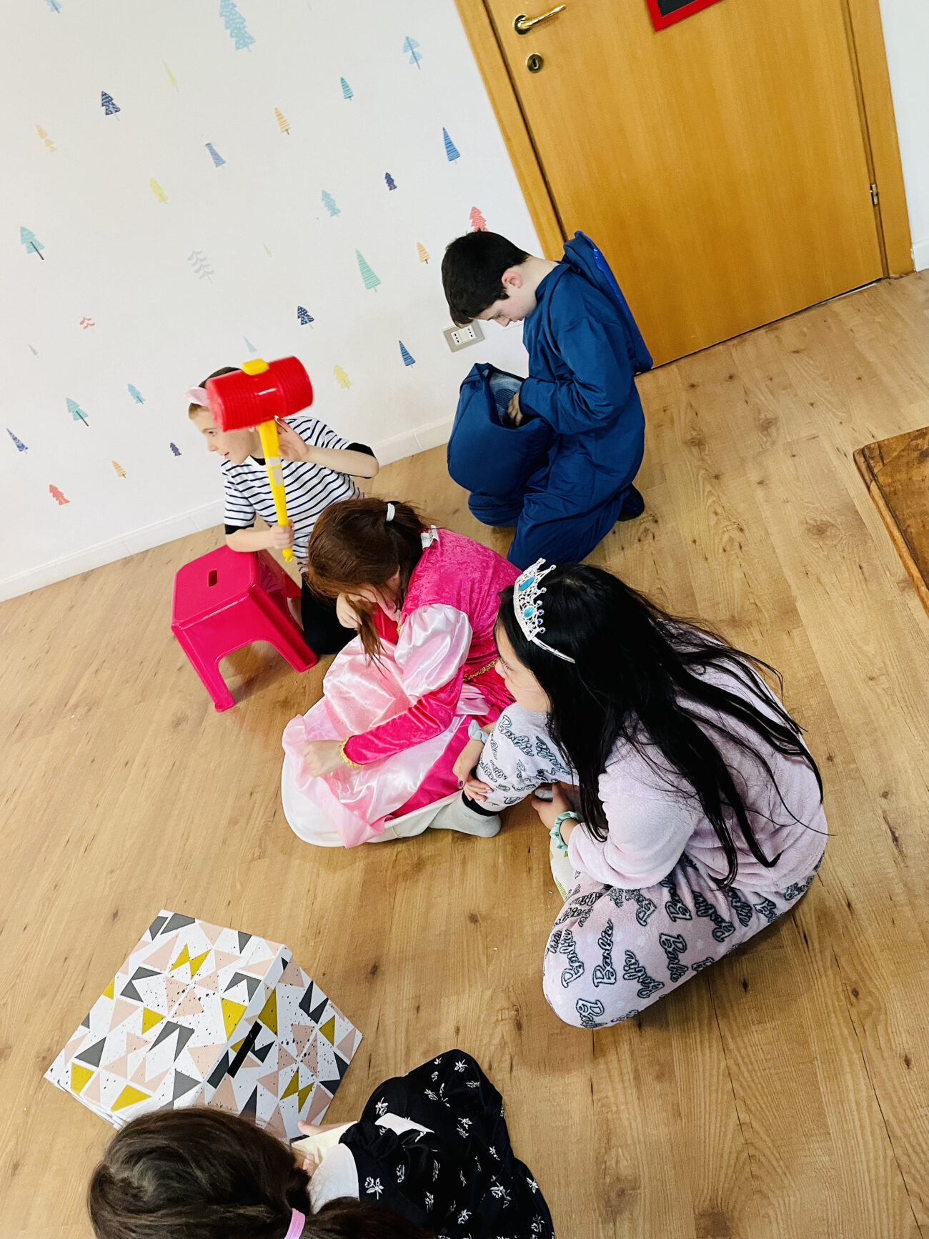 Logo Teatro 2022-2023 – https://logomirabello.com/